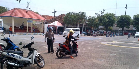 Ketegasan Aiptu Jailani tilang istri jadi inspirasi film pendek ... Ketegasan Aiptu Jailani tilang istri jadi inspirasi film pendek ...