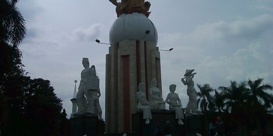 Bentuk manusia sempurna, Monumen Jayandaru Sidoarjo dianggap berhala ...