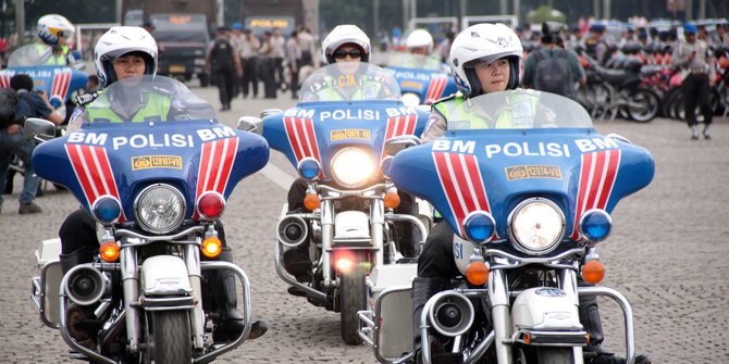 Polda Metro sebut siapa saja bisa memakai jasa voorijder | merdeka.com