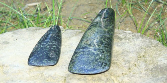 Kapak batu Sentani terancam punah dijadikan batu akik | merdeka.com