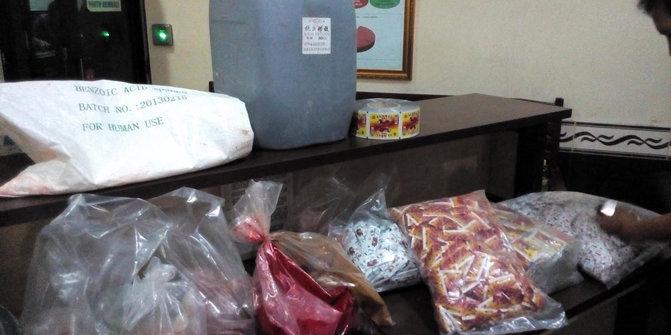 Pabrik saos berbahaya di Cipondoh Makmur digerebek polisi | merdeka.com