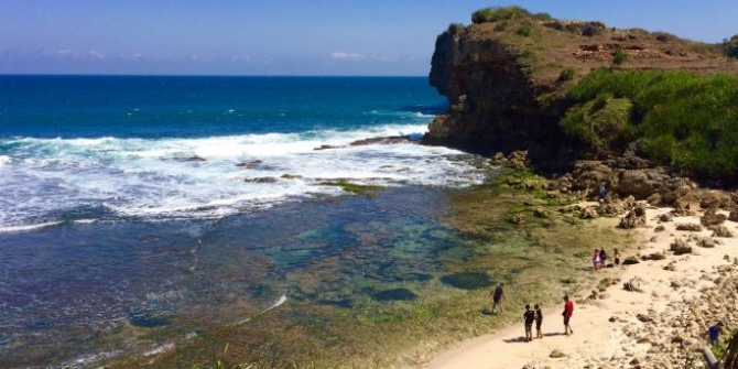 Pantai Ngeden, surga tersembunyi di antara tebing karst Gunungkidul ...