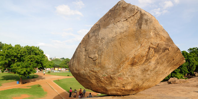 Batu raksasa ini adalah mentega yang dicuri Krishna, benarkah ...