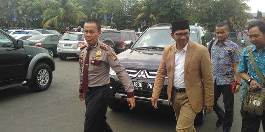 Sepak terjang Ridwan Kamil damaikan Jakmania & Bobotoh patut ditiru Sepak terjang Ridwan Kamil damaikan Jakmania & Bobotoh patut ditiru