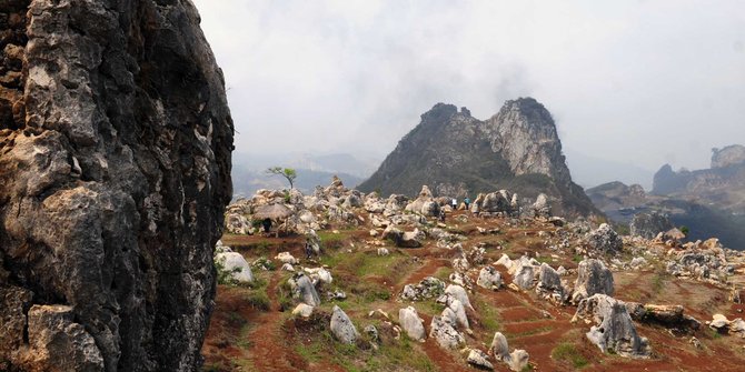 Menjelajah bukit karst Citatah | merdeka.com