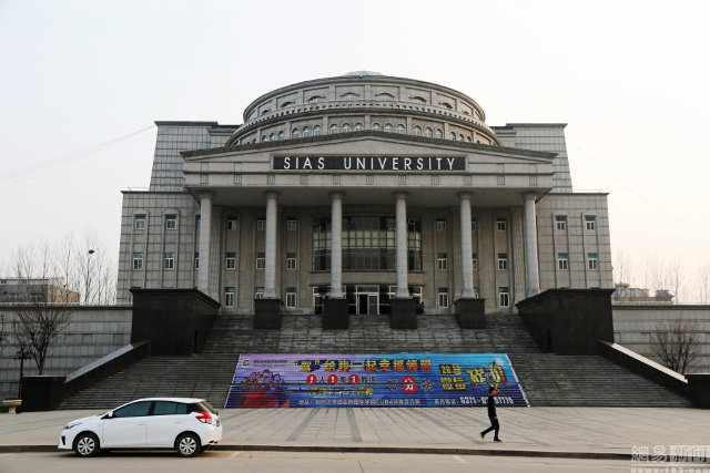 Begini jadinya jika bangunan campurkan arsitektur timur dan barat ...