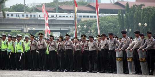 Polri dan TNI gelar operasi penyakit masyarakat di Kalijodo | merdeka.com