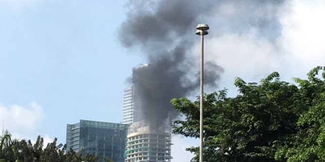 Gedung Palma 2 Kuningan terbakar | merdeka.com