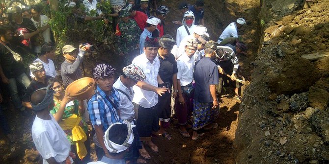 Pembongkaran kuburan massal 65, Menko Luhut dan Menhan tak sejalan ... Pembongkaran kuburan massal 65, Menko Luhut dan Menhan tak sejalan ...