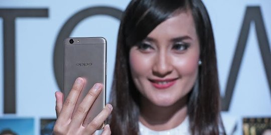Gandeng Telkomsel, Oppo bundling paket data F1s | merdeka.com Gandeng Telkomsel, Oppo bundling paket data F1s | merdeka.com