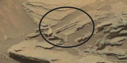 13 Objek aneh di permukaan Mars yang tertangkap kamera! | merdeka.com