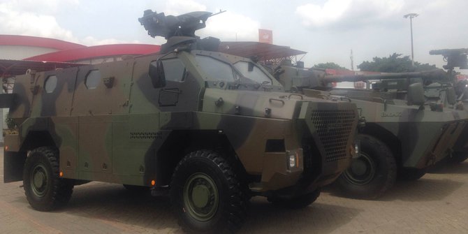 Galaknya Badak buatan Pindad hingga dipasang daya rusak | merdeka.com