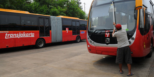 Ratusan sopir angkot tolak Transjakarta Pulogebang-Stasiun Bekasi ...