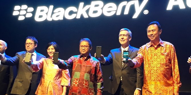 BlackBerry Aurora buatan BB Merah Putih resmi hadir di Indonesia ...