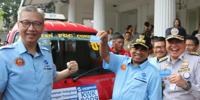 Kini angkot KWK terintegrasi Transjakarta | merdeka.com