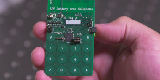 Ilmuwan berhasil buat smartphone yang nyala tanpa baterai! | merdeka.com