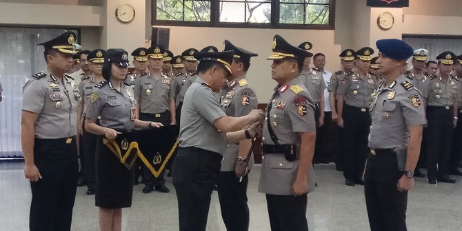 Kapolri pimpin serah terima jabatan Aslog dan lantik Irjen Unggung ...