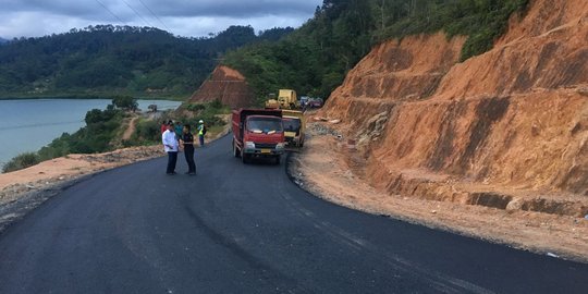 Akses jalan menuju kawasan wisata Mandeh Sumbar rampung 2019 | merdeka.com