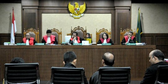 Kasus korupsi Rp 147 miliar, 4 pejabat Bank Jatim jalani sidang perdana ...