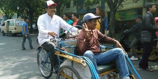 Bernostalgia main becak, Gus Ipul kenang masa muda bersama alumni ... Bernostalgia main becak, Gus Ipul kenang masa muda bersama alumni ...