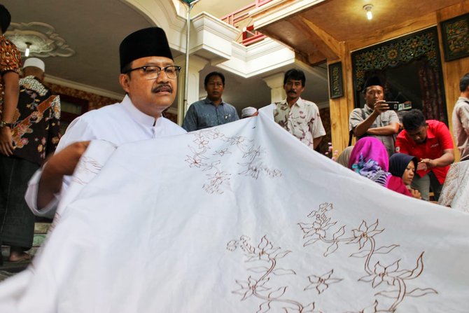 Sapa sentra batik tulis Sumenep, Gus Ipul komitmen bantu perekonomian ...