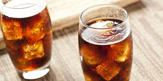 5 makanan dan minuman yang harus dihindari saat sahur | merdeka.com