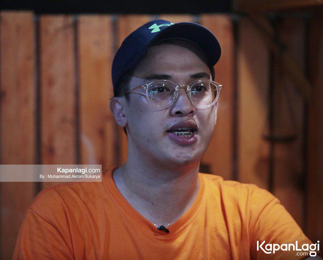 Penyanyi lagu hits 'butiran debu' kini jadi pelayan kafe, benarkah itu ...