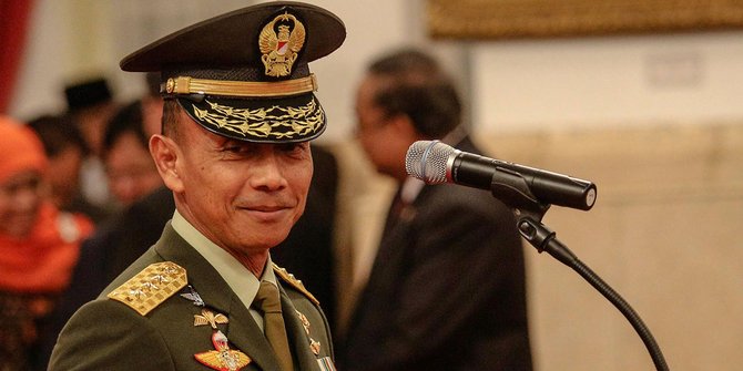 Kisah Jenderal Mulyono bertemu prajurit, merangkul dan buang pangkat ...
