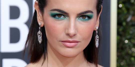 10 Selebriti Cantik Beralis Tebal Alami, dari Cara Delevingne sampai ...