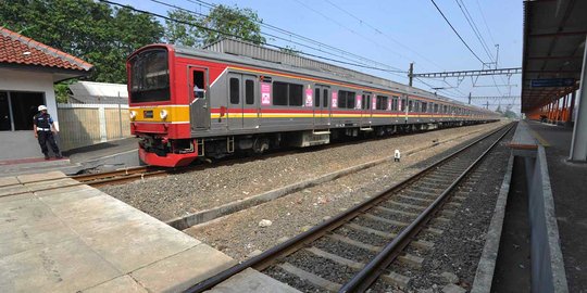 Perjalanan Commuter Line Tangerang Duri Terganggu Karena Rel Patah ...