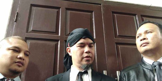 Fakta-Fakta di Balik Sidang Ahmad Dhani Divonis 1 Tahun | merdeka.com Fakta-Fakta di Balik Sidang Ahmad Dhani Divonis 1 Tahun | merdeka.com