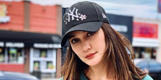 Mata-Mata Indah Para Artis Indonesia, Lirikannya Tajam