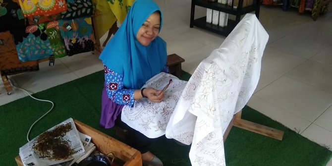 Batik Sepiak Belitung Mencuri Perhatian di Titik Temu 2019 | merdeka.com