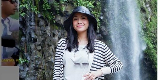 Jalan-Jalan ke Air Terjun, Nagita Slavina Pakai Topi Seharga Motor | merdeka.com