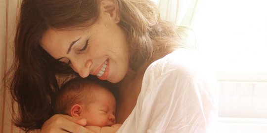 5 Manfaat Skin To Skin Contact bagi Ibu dan Bayi | merdeka.com