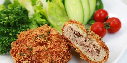 Cara Membuat Katsu dari Ayam dan Daging Sapi Seenak Restoran | merdeka.com