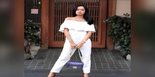 10 Potret Cantik Ulfi Damayanti, Anak Elly Sugigi yang Jarang Tersorot ... 10 Potret Cantik Ulfi Damayanti, Anak Elly Sugigi yang Jarang Tersorot ...