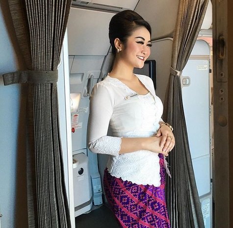 7 Potret Cantik Heksa Putrie, Pramugari yang Ungkap Total ...