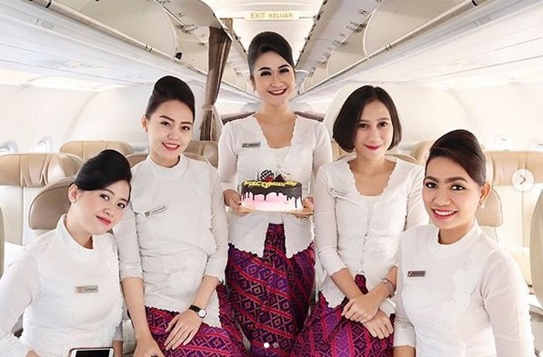 7 Potret Cantik Heksa Putrie, Pramugari yang Ungkap Total Penghasilannya | merdeka.com