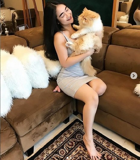 7 Potret Cantik Heksa Putrie, Pramugari yang Ungkap Total ...