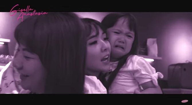 Gempi Nangis di Acara Bridal Shower, Gisel Sampai Bingung | merdeka.com Gempi Nangis di Acara Bridal Shower, Gisel Sampai Bingung | merdeka.com