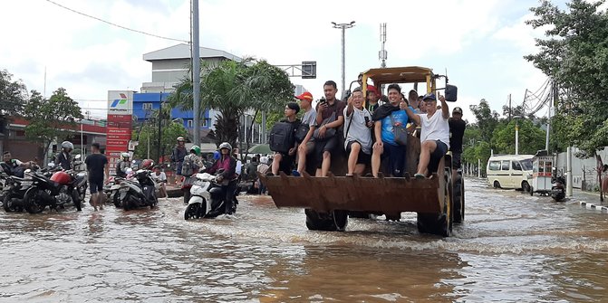 Kasudin SDA Jakbar Diperiksa Polisi karena Pompa Air Tak Berfungsi saat ... Kasudin SDA Jakbar Diperiksa Polisi karena Pompa Air Tak Berfungsi saat ...