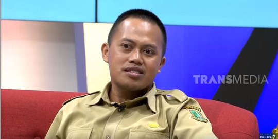 Kisah Haru Guru Honorer Pakai Sepatu Bolong Karena Gajinya Tak Cukup ...