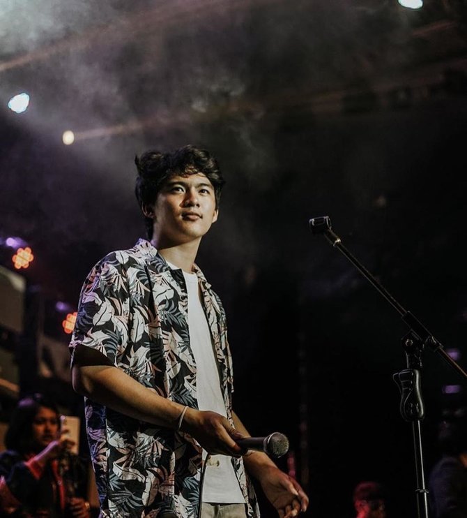 Ganteng dan Berbakat, Ini 10 Potret Gusti Rayhan Anak Farhat Abbas ...