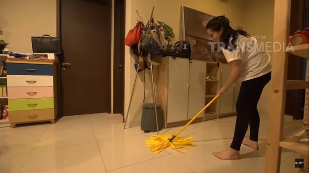 8 Potret Rumah Caca Tengker yang Bergaya Minimalis dan Tanpa Sekat ...