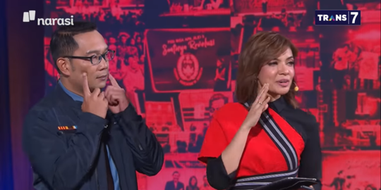 Ditantang Main Tik Tok, Ridwan Kamil Pamer Gaya Breakdance Kocak | merdeka.com