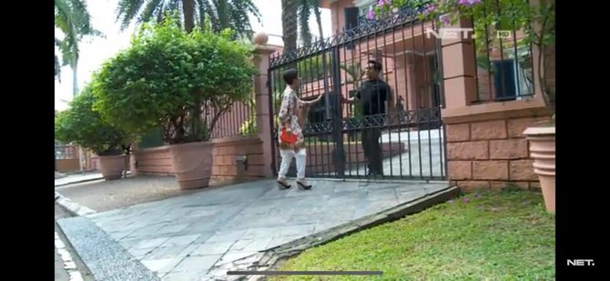 Megahnya Rumah Adrie Subono, Bak Istana dengan Banyak Hiasan Patung