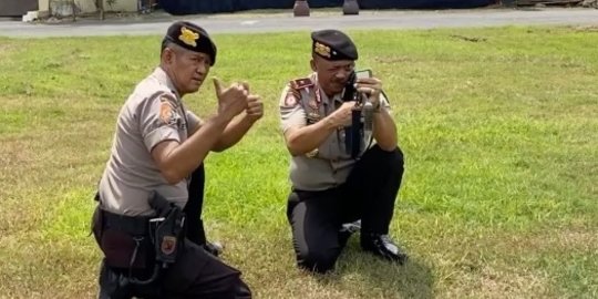 Kabar Terbaru Polisi 'Masuk Pak Eko', Ini 5 Potretnya Latih Jenderal Tembak | merdeka.com