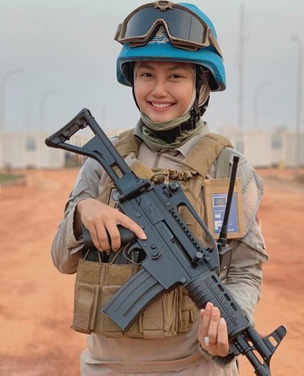 8 Potret Briptu Hikma Nur Syafa, Polwan Tangguh Bertugas di Afrika ...