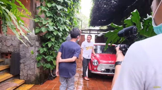 Mobil Moris Irfan Hakim Pernah Nongol saat Azan di TV, Ini Potretnya ...